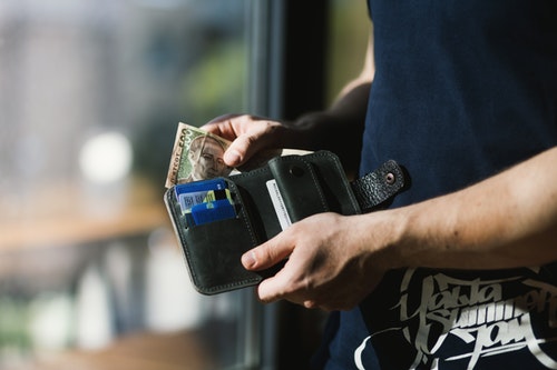 Carte Maestro MasterCard : tarifs, services et assurances